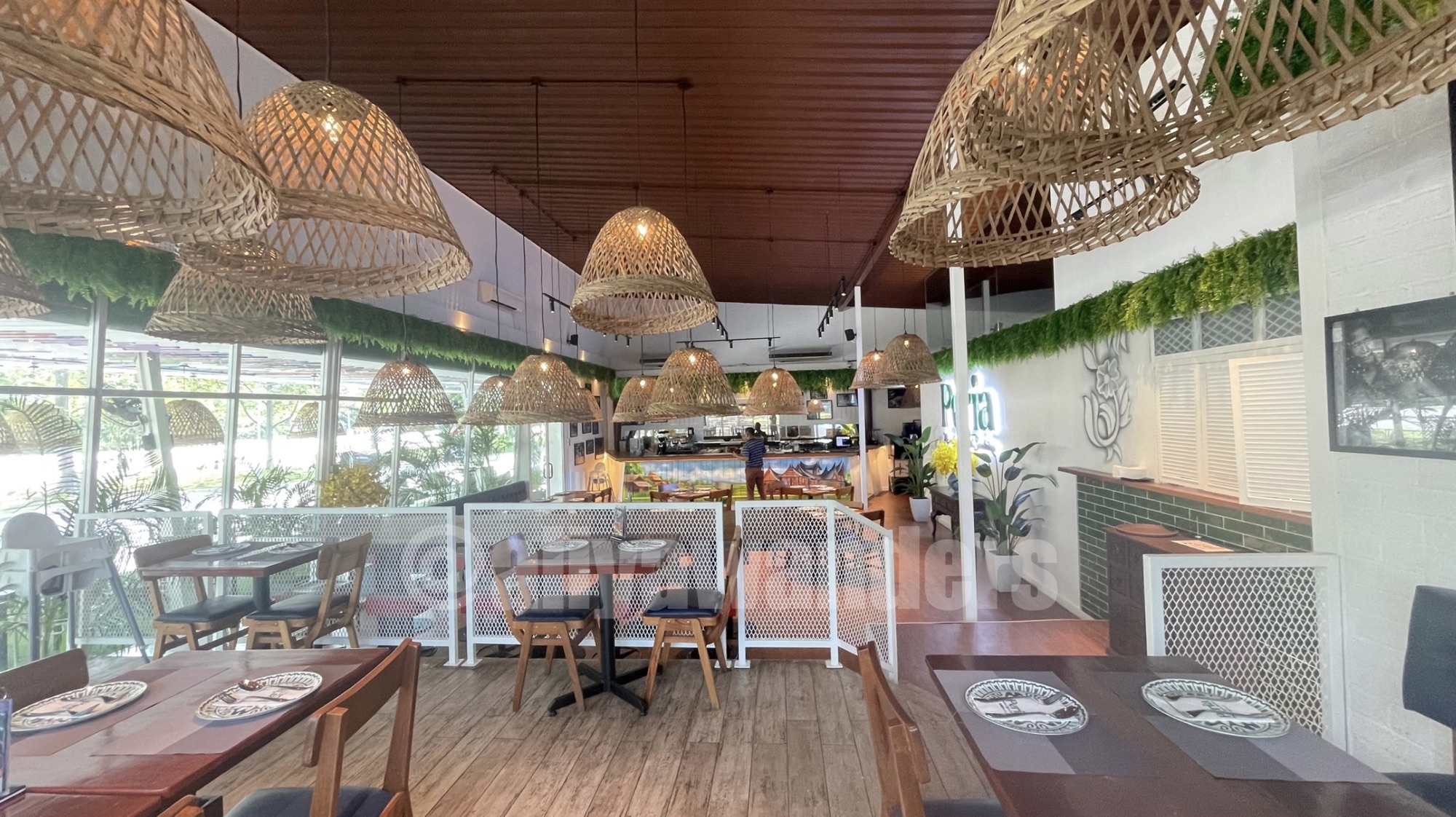 Peria Restaurant – Aliyawanders