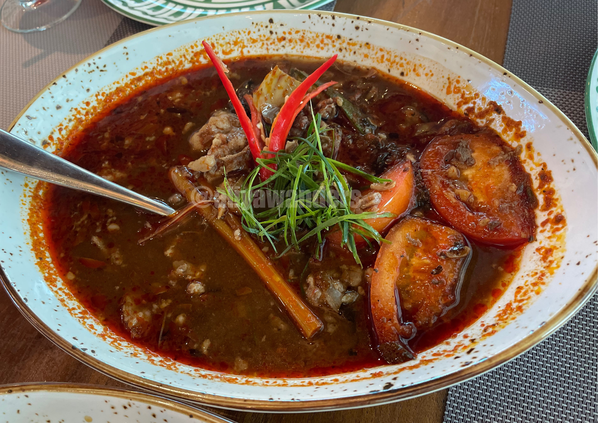 Peria Restaurant – Aliyawanders